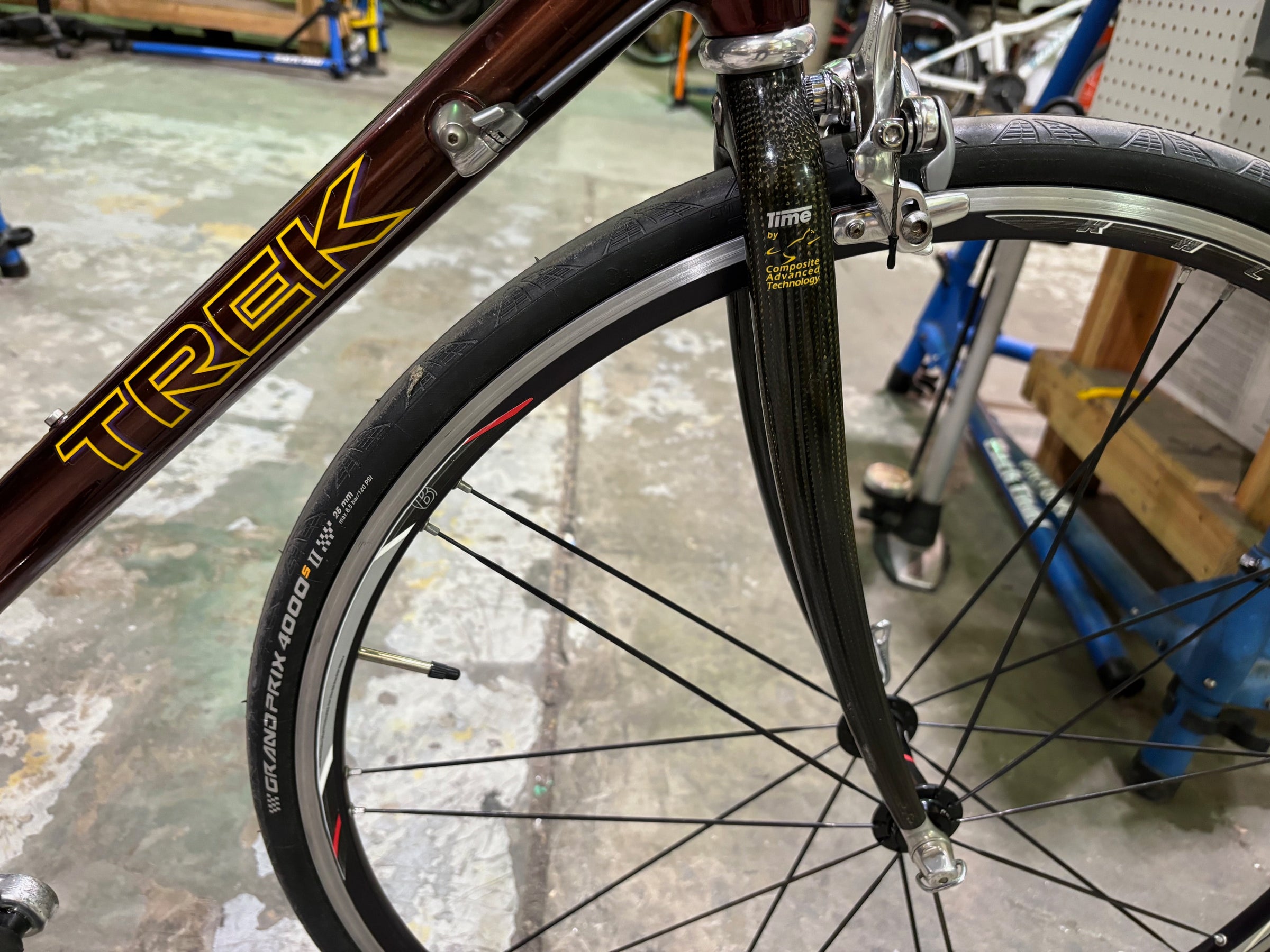 Trek 5500 OCLV Carbon Road Bike with Carbon Fork, Aero Wheels 60cm ...