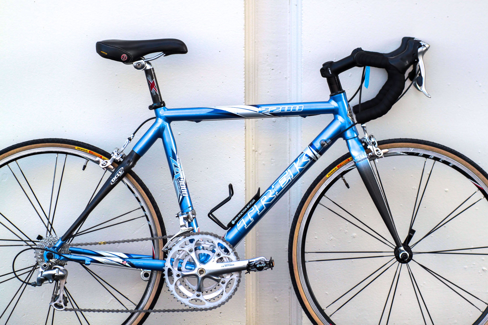 Trek 2200 ZR Alloy / OCLV Carbon Road Bike with 650c Wheels blue - GRGT | Used Bikes for Sale ...