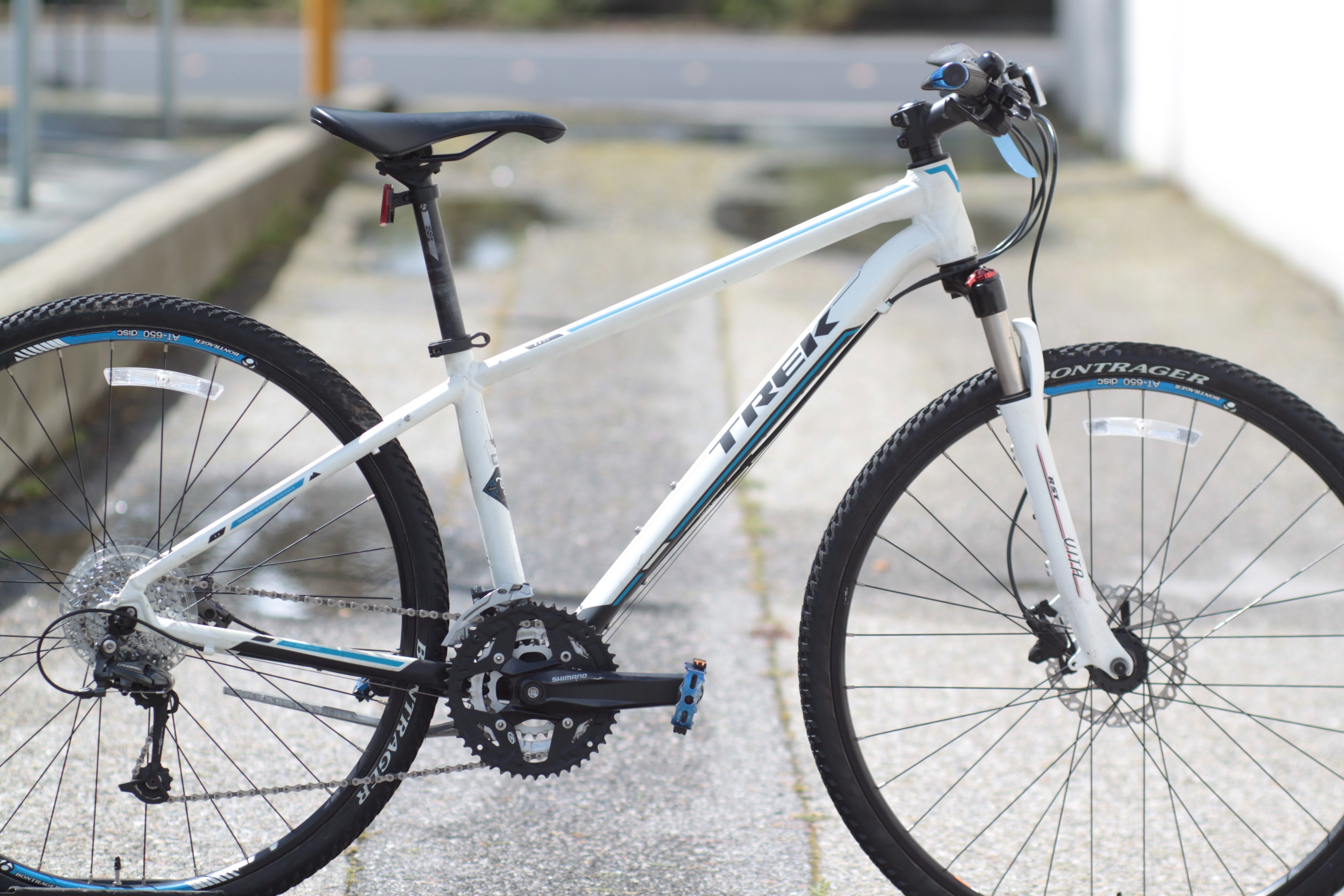 Trek 8.4 DS Commuter Hybrid Bike with RST Vita Fork and Hayes Disc Brakes 15.5”/39.5cm white ...