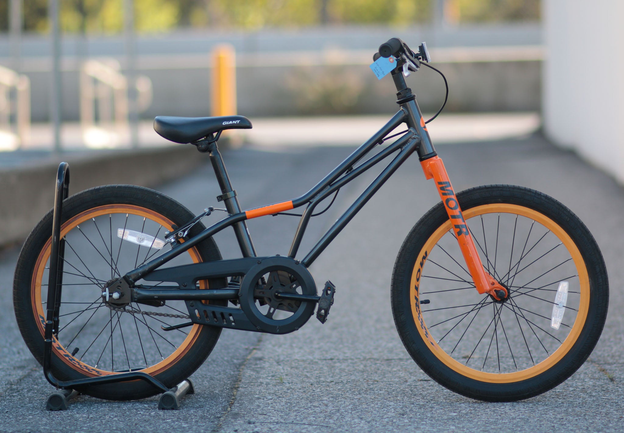 Giant Motr 20" Wheel Kid's Bike with Aluminum Frame Black/Orange | Used ...