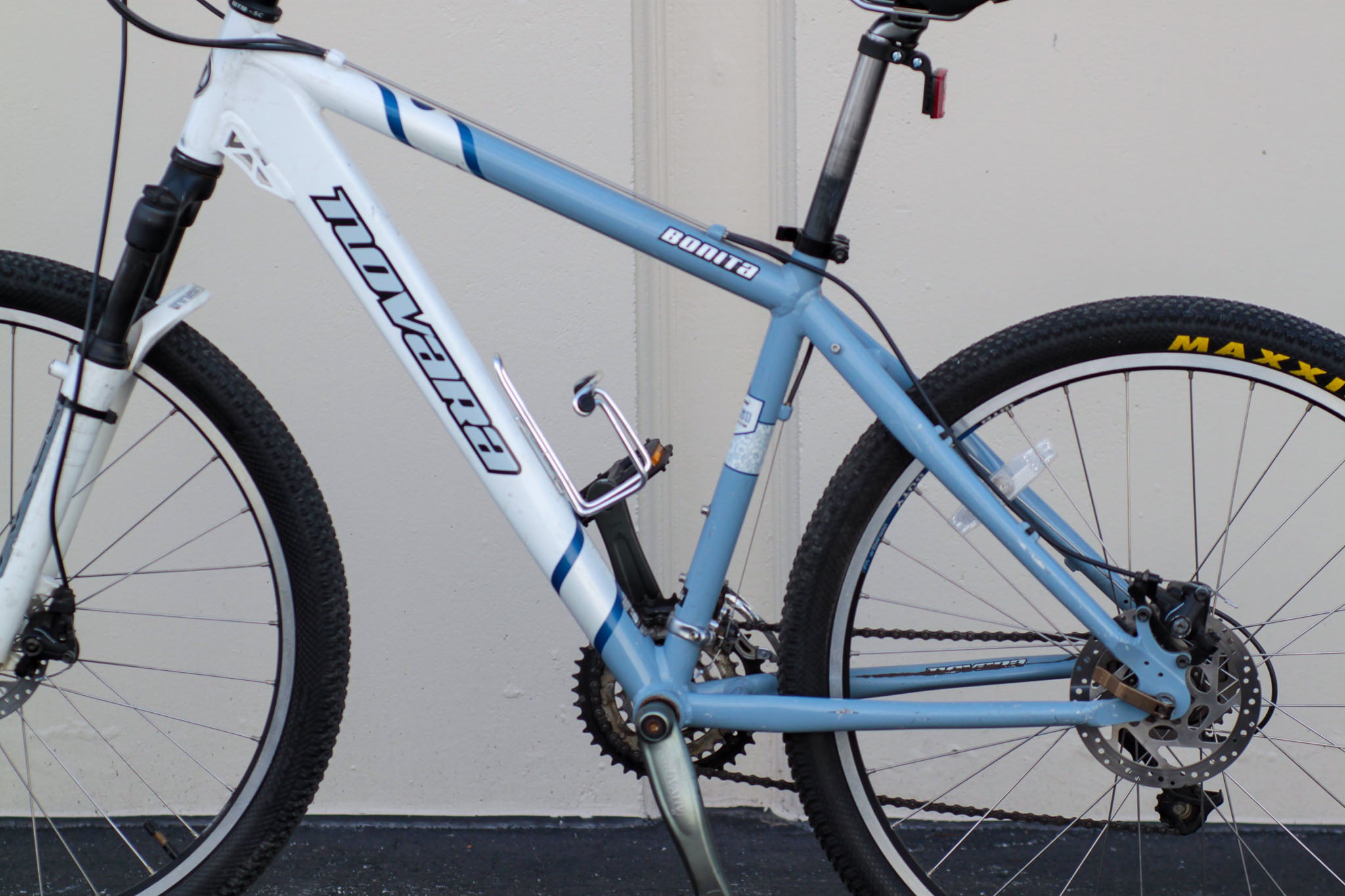 Novara Bonita Women’s Sport Mountain Bike with Disc Brakes white/blue ...
