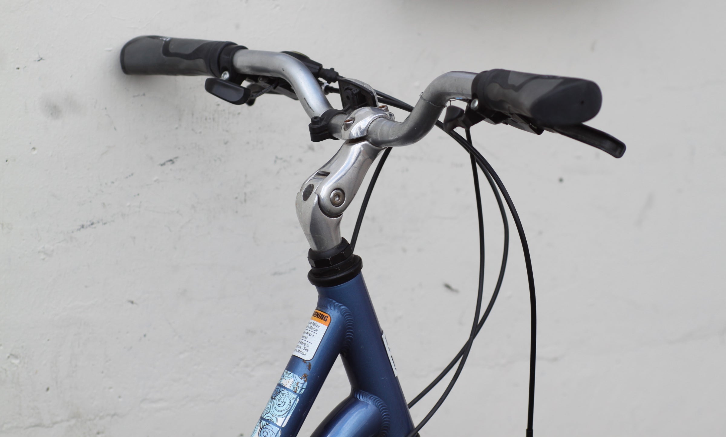 Diamondback Vital 2 Devine Women’s Commuter Hybrid with Suspension Fork ...