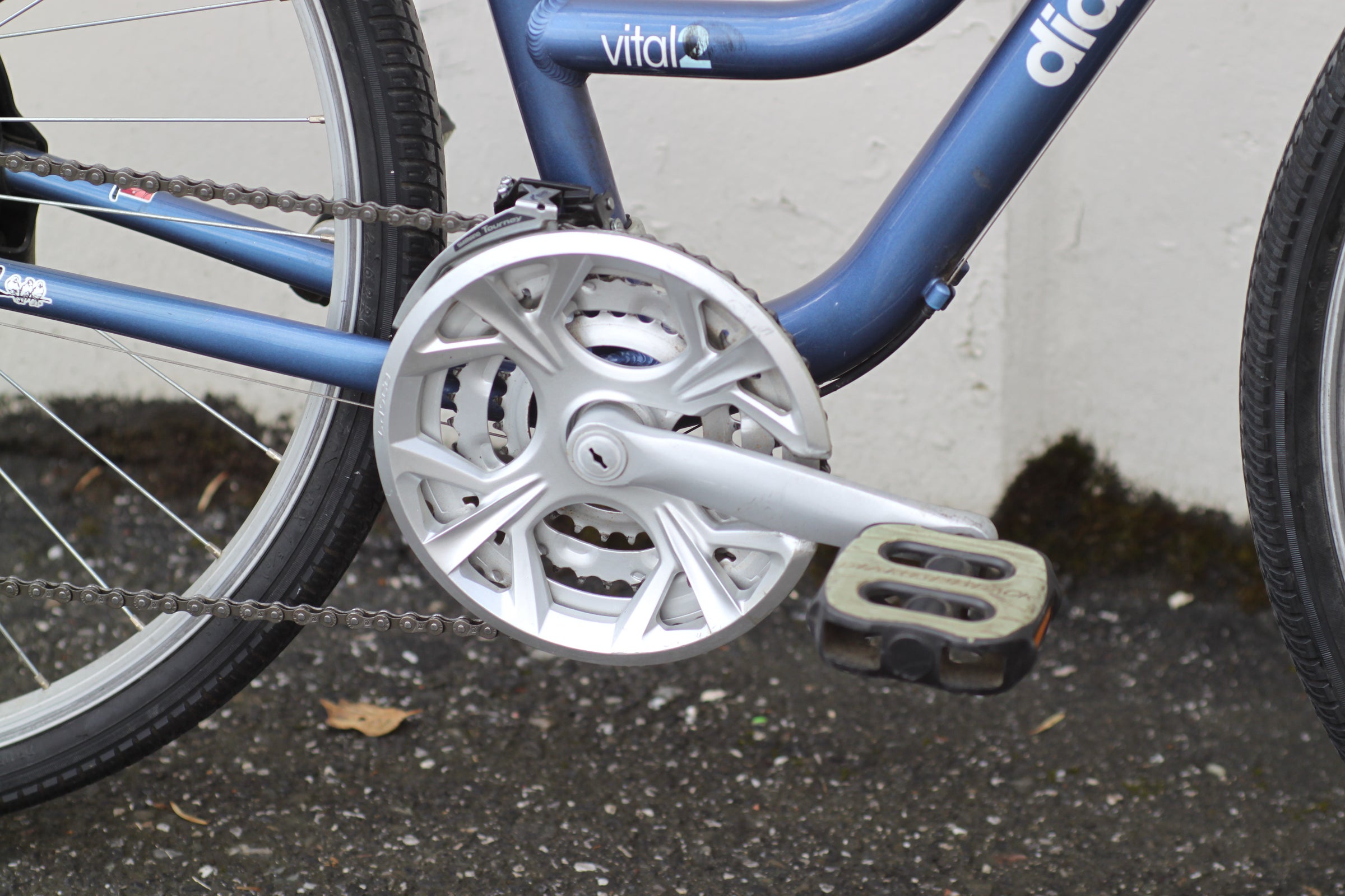 Diamondback Vital 2 Devine Women’s Commuter Hybrid with Suspension Fork ...