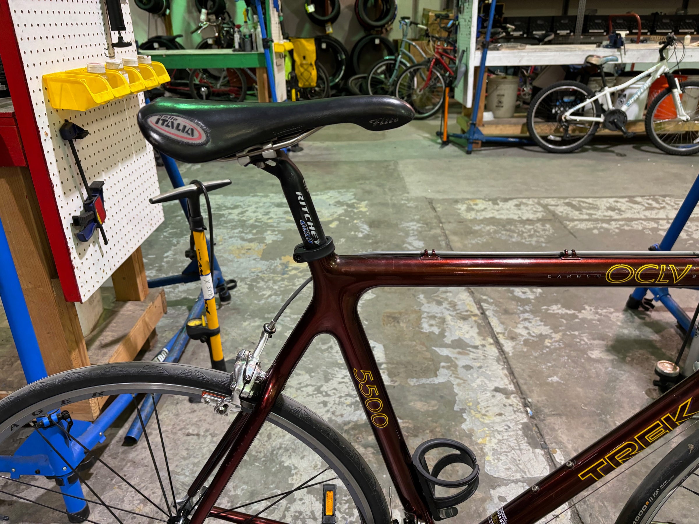 Trek 5500 OCLV Carbon Road Bike with Carbon Fork, Aero Wheels 60cm ...