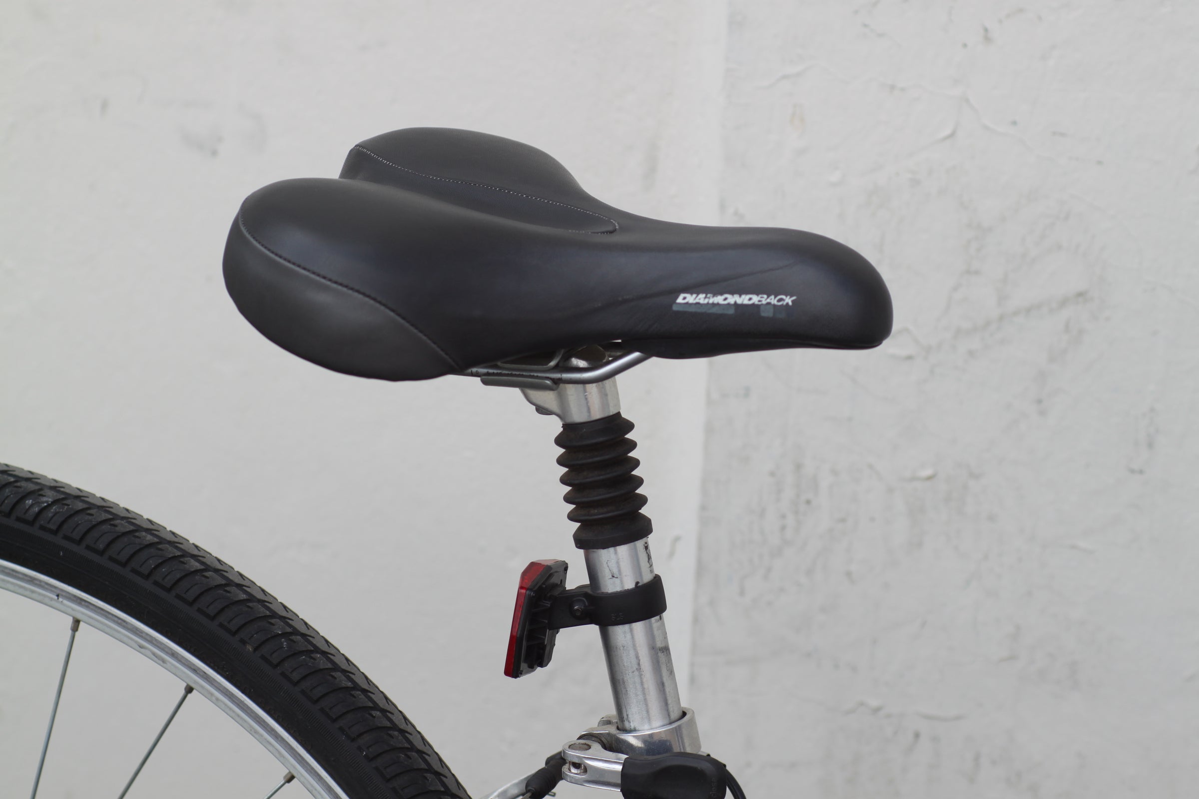 Diamondback Vital 2 Devine Women’s Commuter Hybrid with Suspension Fork ...