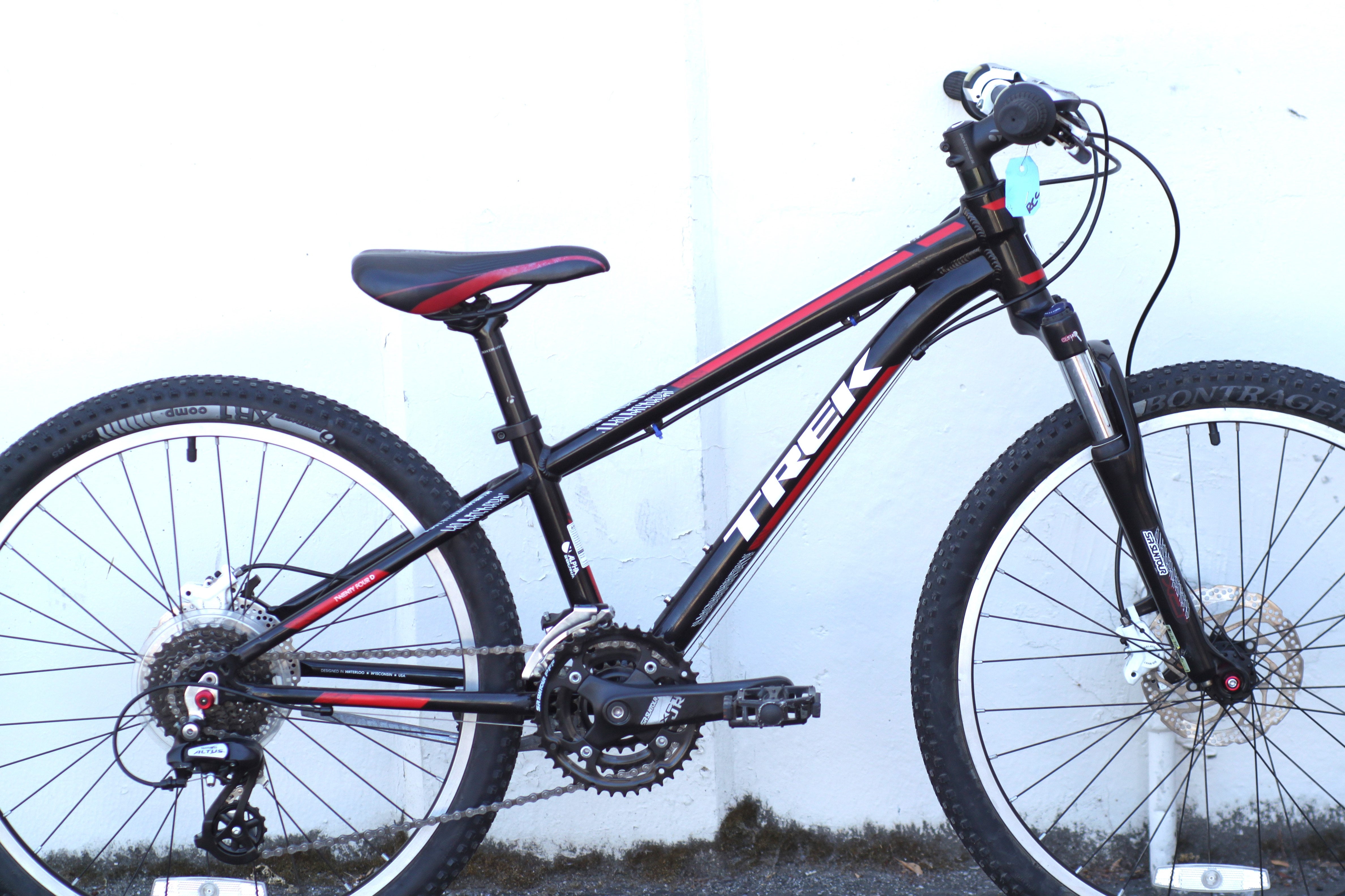 Trek Superfly 24 D Kid’s Mountain Bike with Disc Brakes 24” Wheels ...