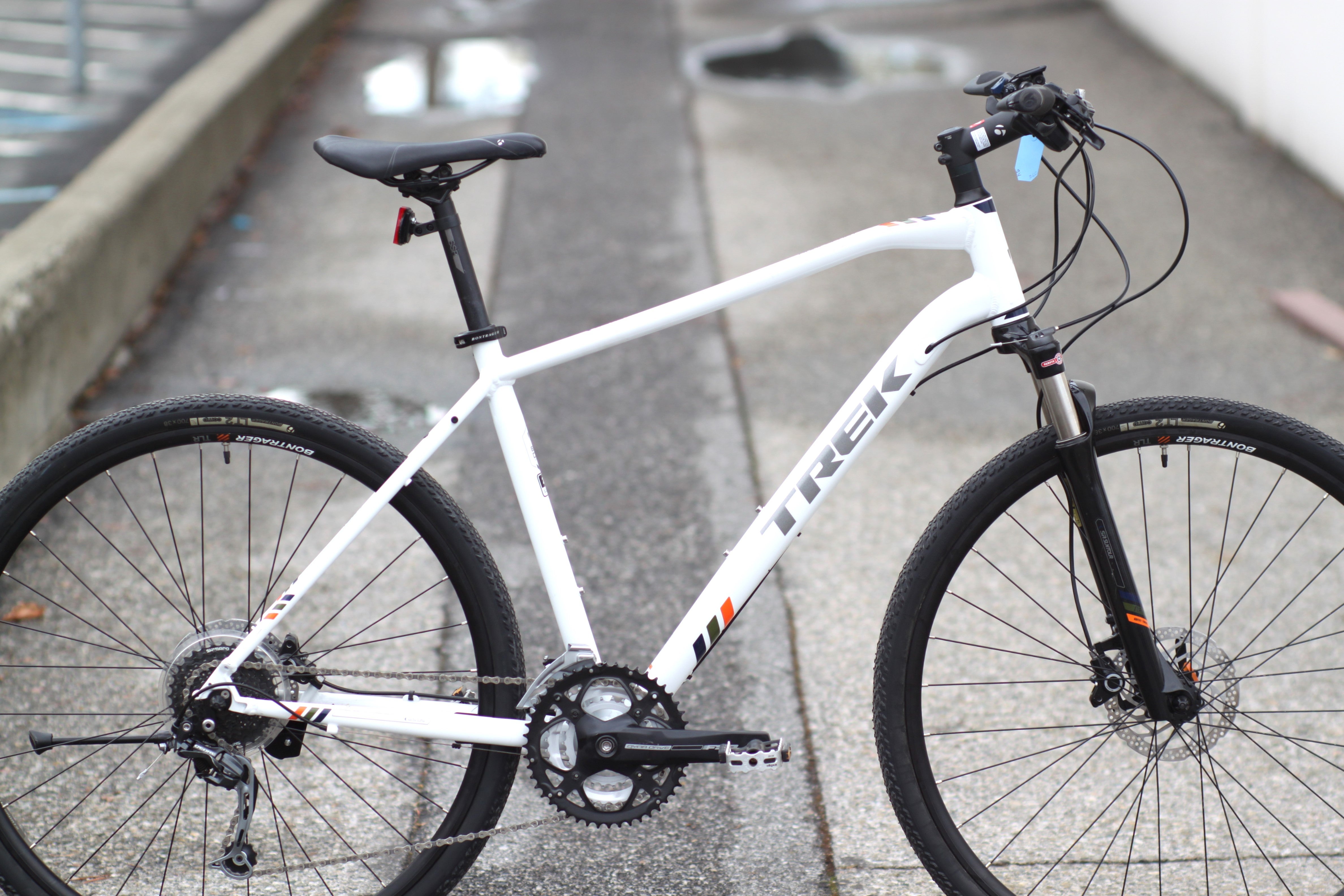 Trek Dual Sport 8.5 DS Commuter Gravel Bike with Disc Brakes, Wide ...