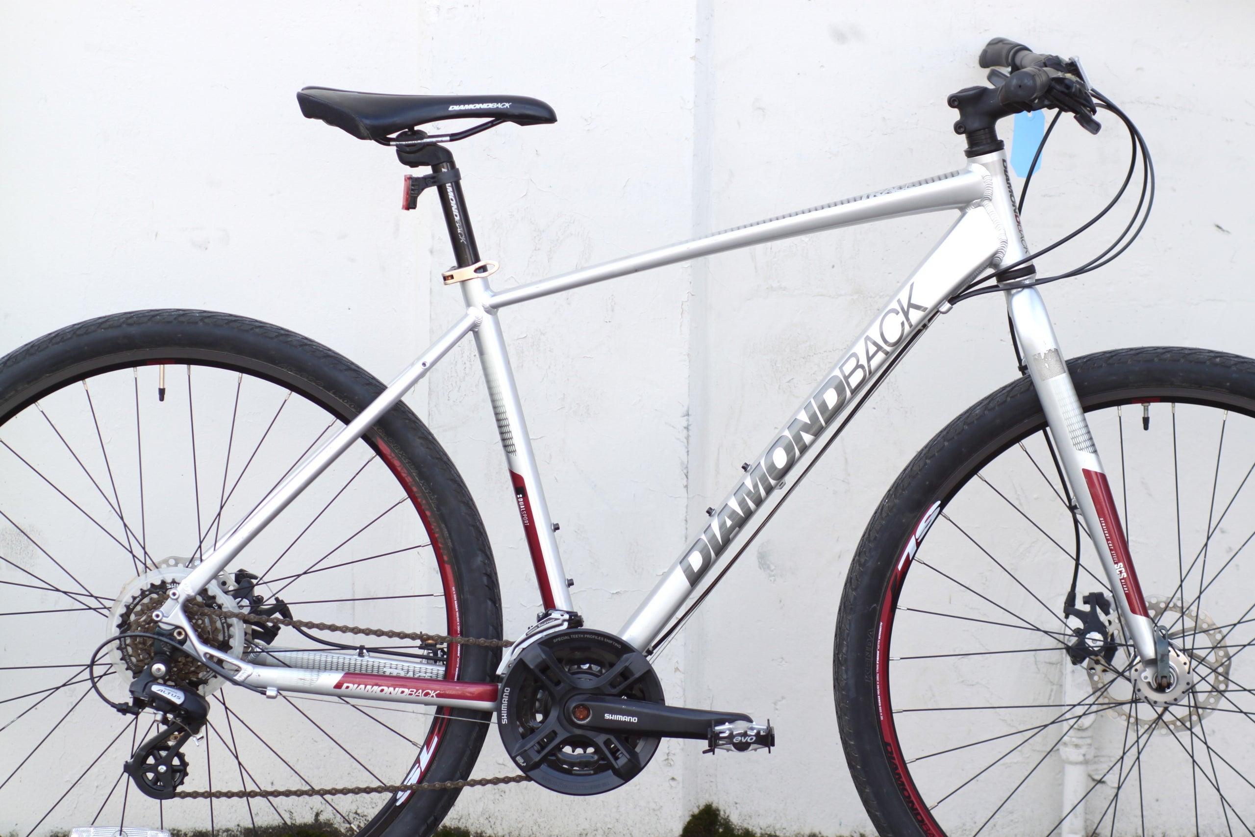 Diamondback Trace Commuter Hybrid with Disc Brakes, Wide Tires - Large ...