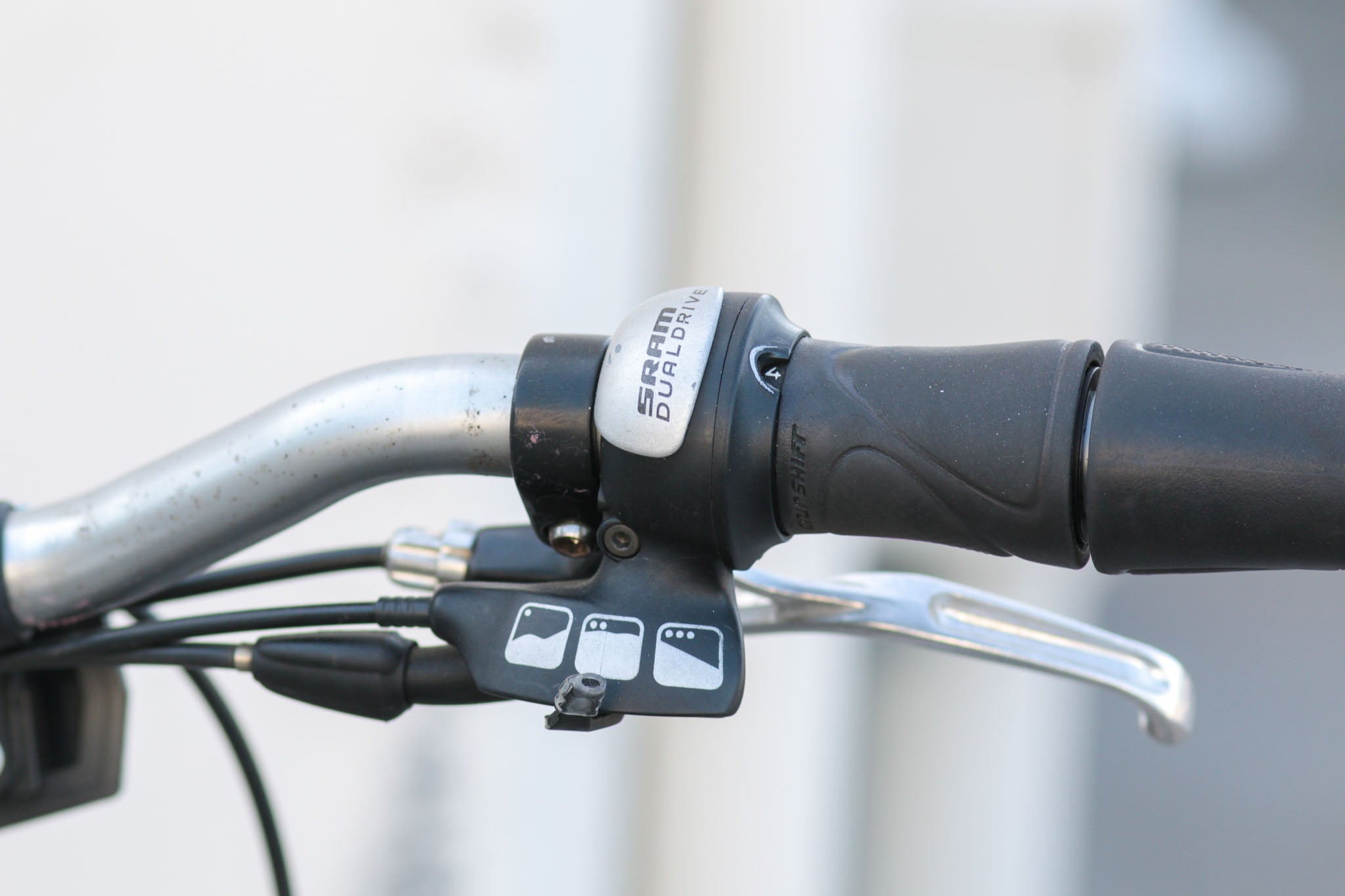 Raleigh SC200 Hybrid / Commuter Bike with SRAM Dual Drive Shifting ...