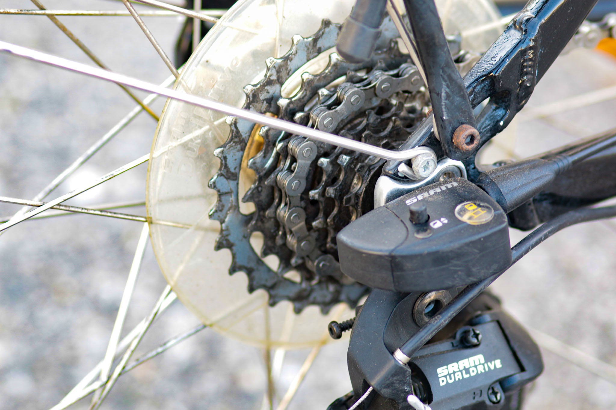 Raleigh SC200 Hybrid / Commuter Bike with SRAM Dual Drive Shifting ...